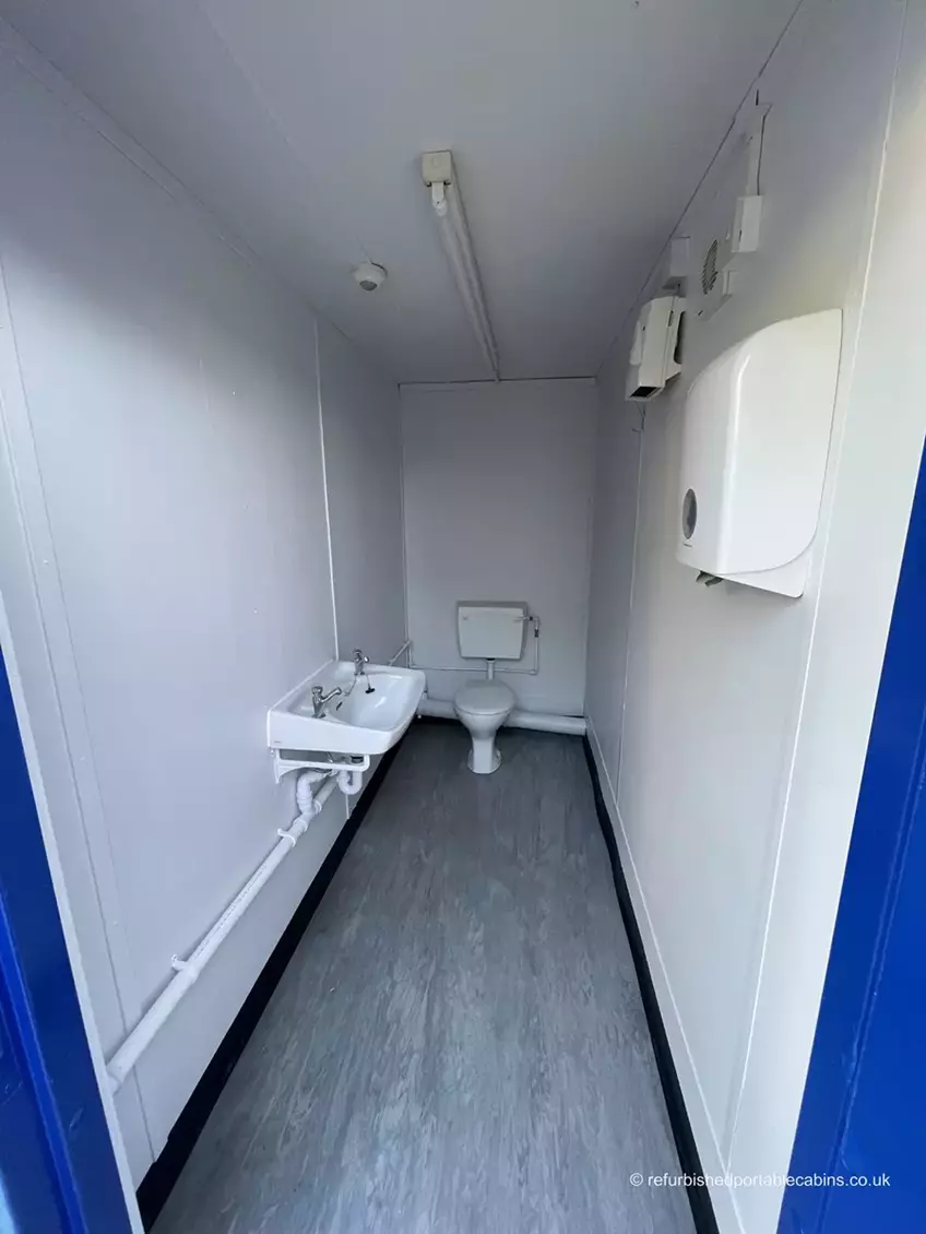 Toilet Blocks Refurbished 32ftx10 7+1 toilet block £9,950 +VAT Nor284